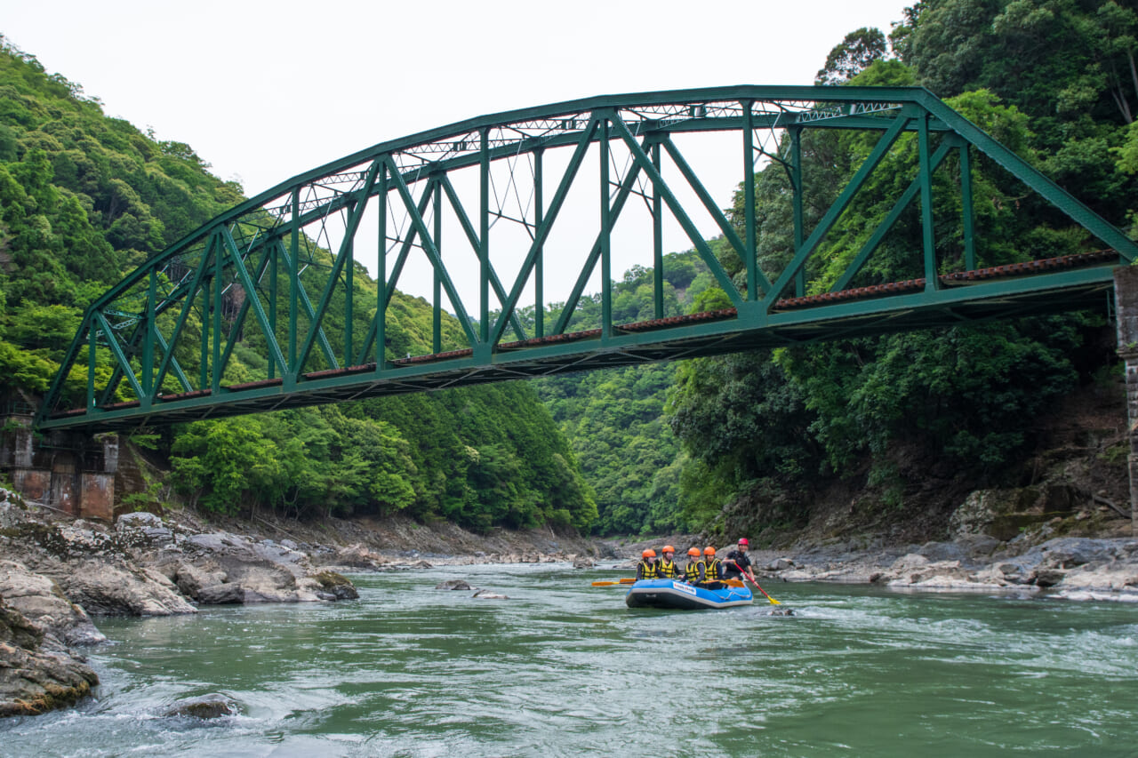 Make the most of your Sagano Scenic Train (Torokko/ Sagano Romantic ...